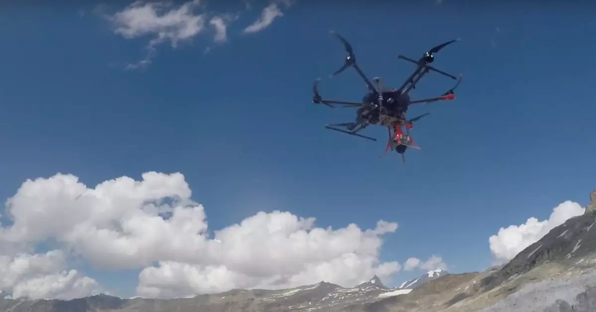 Ang mga drone ay magpapalabas ng mga sensor ng GPS sa mga glacier