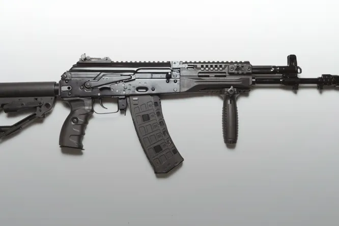 "Kalashnikov" a vorbit despre avantajele AK-12