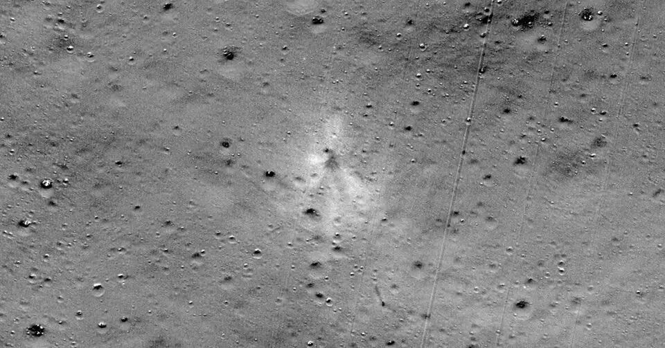 NASA Satellite thaum kawg pom qhov wreckage ntawm Indian Rover ntawm lub hli