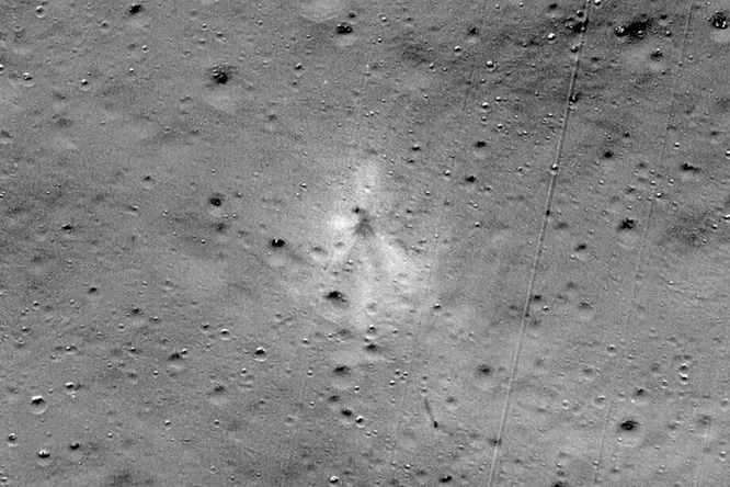 NASA Satellite thaum kawg pom qhov wreckage ntawm Indian Rover ntawm lub hli