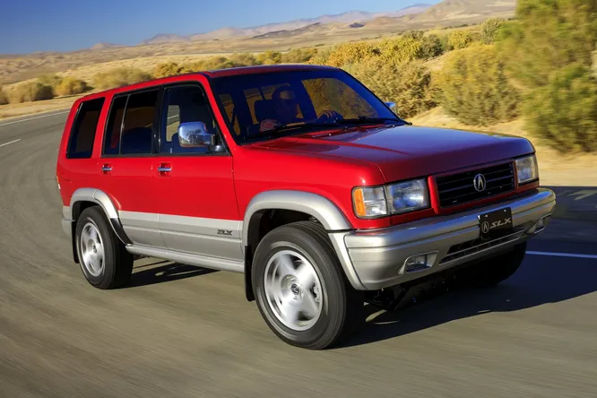 Acura transiris SUV de la 90-aj jaroj kun moderna interkruciĝo