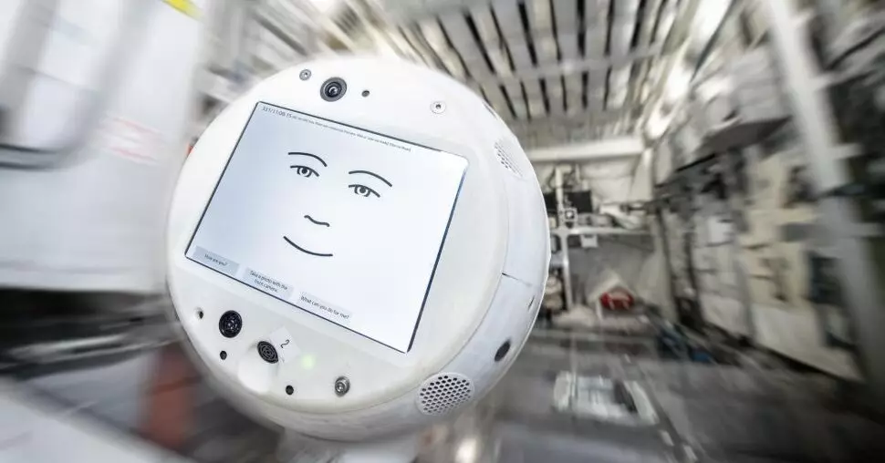 Ar an ISS seoltar robot compánach nua