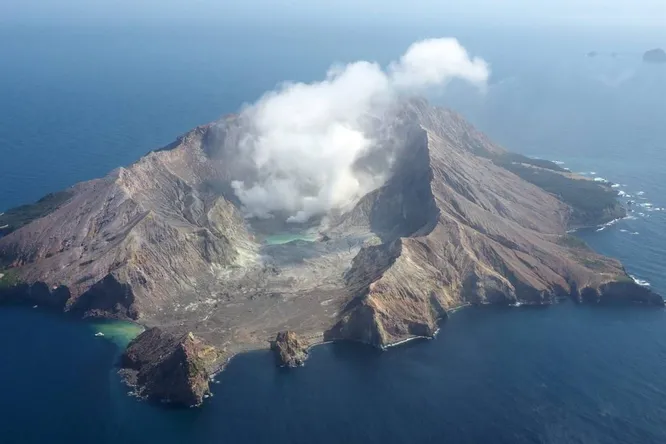 Cel puțin o persoană a murit când o erupție vulcanică în Noua Zeelandă