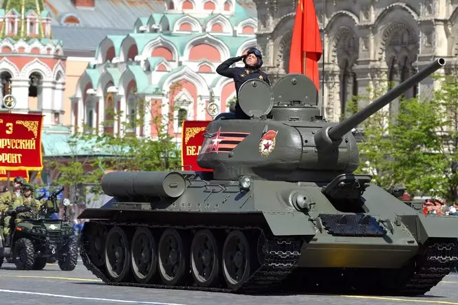 Στα προάστια ήρθαν δεξαμενές Echelon T-34 14220_2