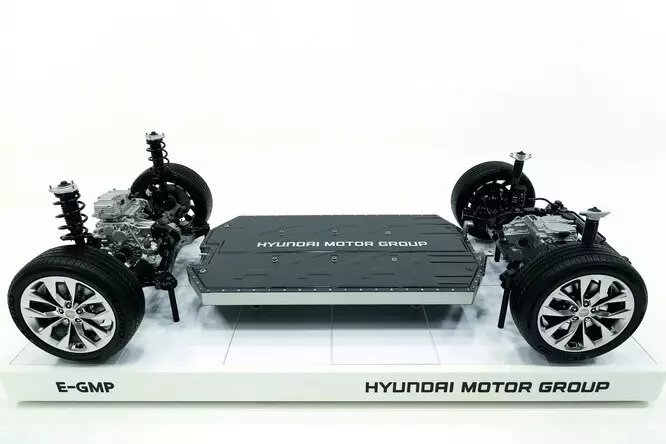 800 volti un spēja iekasēt citas mašīnas: Hyundai Motor Group parādīja jaunu elektrisko automobiļu platformu 159775_6