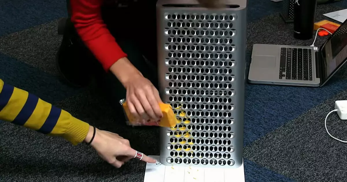 Onheemlech deier Apple Mac Pro passéiert Cheese Check