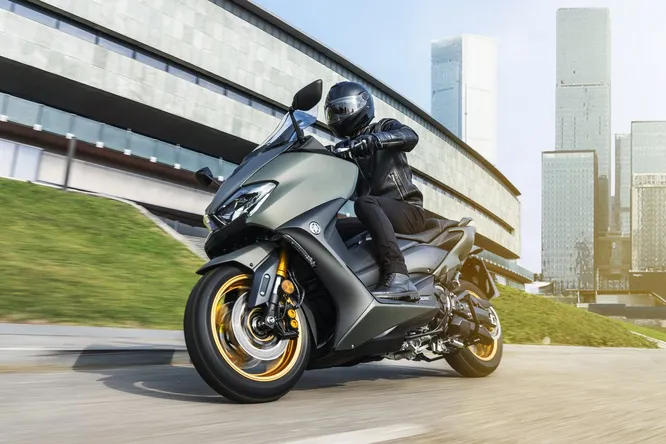 Yamaha gjorde tmax scooter kraftigere og teknologier