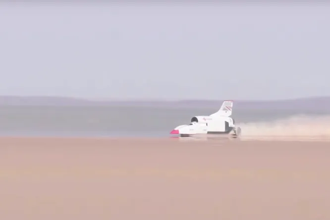 Ihe karịrị 1000 km / h: 360-ogo vidiyo