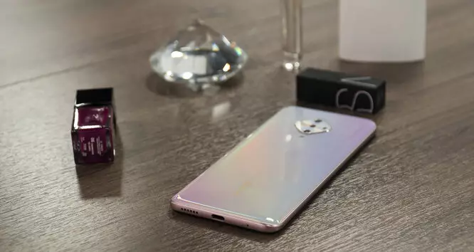 Арзан жана люкс vivo v17 үчүн сереп сереп