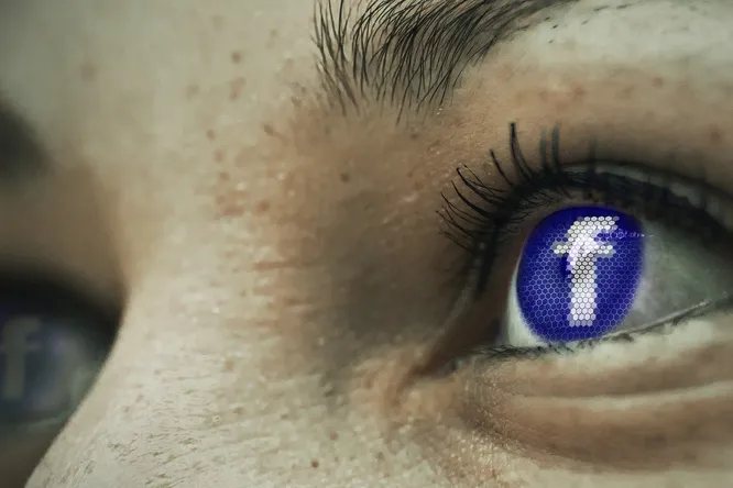 Facebook overtalte i peeping for brugere