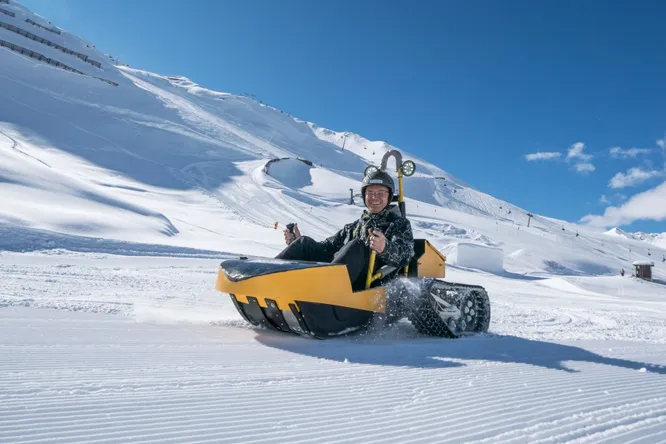 Bobsla: Snowmobile ہائبرڈ، سلیج اور نقشہ