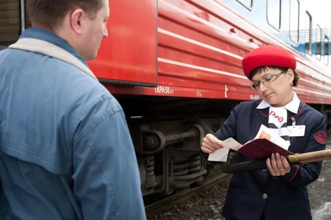 Ing tiket elektronik anyar saka Railway Rusia muncul njaluk penumpang ing rak-rak ngisor