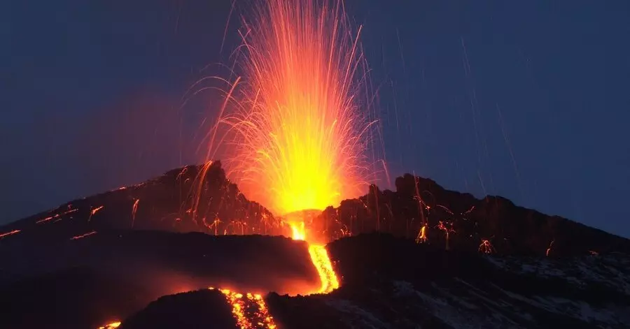 Vulcanism vire soti yo dwe asosye ak wotasyon a nan tè a