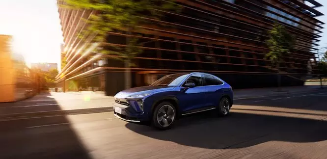 Gipakita sa mga Intsik ang usa ka electric coupe-crossover nga adunay usa ka stroke reserve hangtod sa 615 km 2698_3