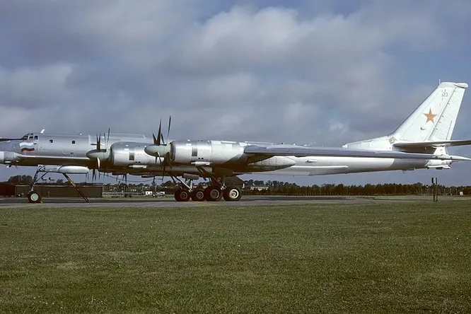 TU-95MS erscheint in Russland mit neuen Rab-Komplexen