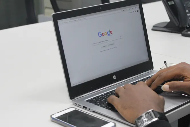 I-Google yaqala ukuhlola ukuphinyiselwa kwabasebenzisi