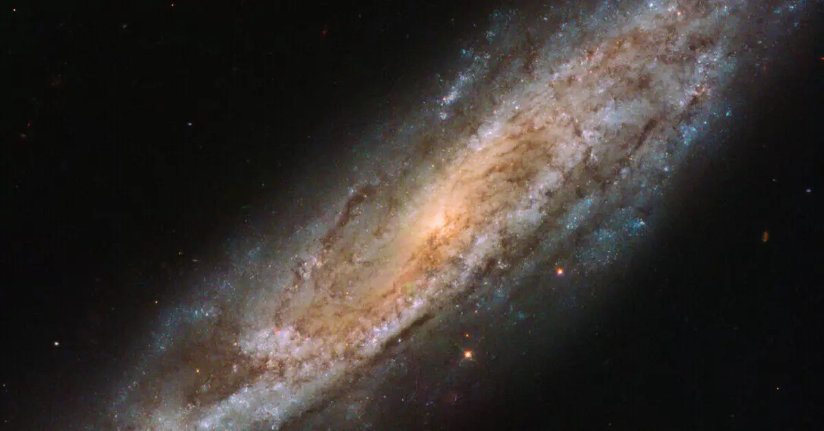 Superbe coup d'une galaxie en spirale dans 88 millions d'années d'éclairage