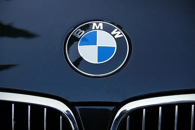 BMW pral pwodwi yon motè entèn pou yon minimòm de 30 ane