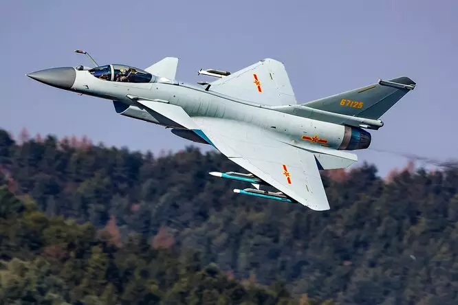Chinese fighter struck by maneuverability