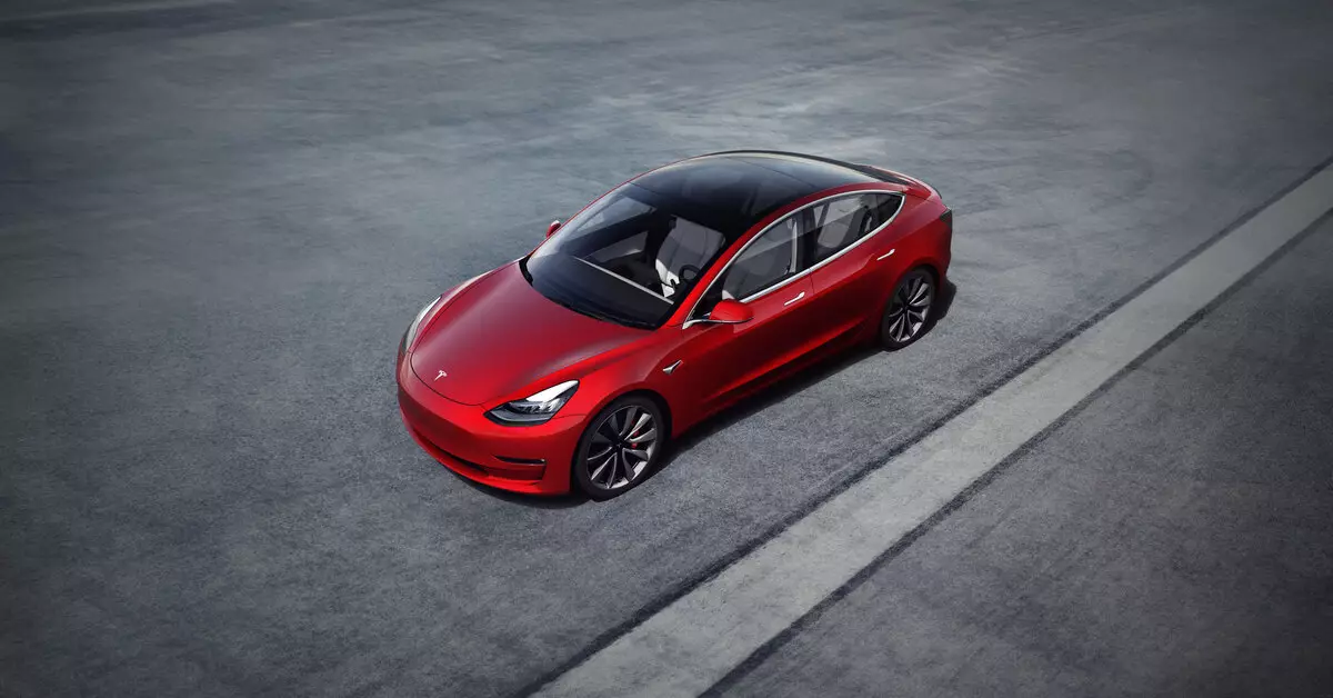 Tesla Electric Cars mācīs runāt ar gājējiem