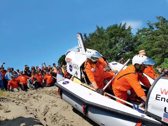 La veicolo spaziale su Woody Endeavour Cycling è realizzata secondo il classico schema di veicoli spaziali - tre ruote, due motori. Nel ruolo di quest'ultimo, il comandante dell'equipaggio e il secondo pilota, pedali rotanti