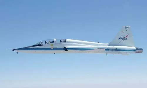 1961. T-38 Talon。何千ものパイロットが超音速の速度で航空機の管理を習得しましたが、この日に建築されています。