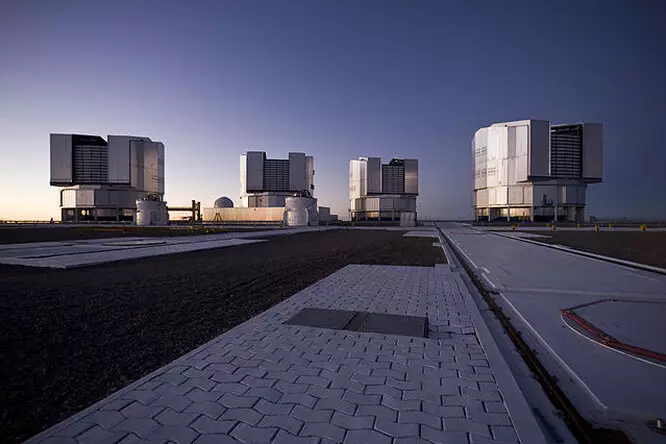 Seis galáxias que praticamente não contêm estrelas foram encontradas. 320424_2