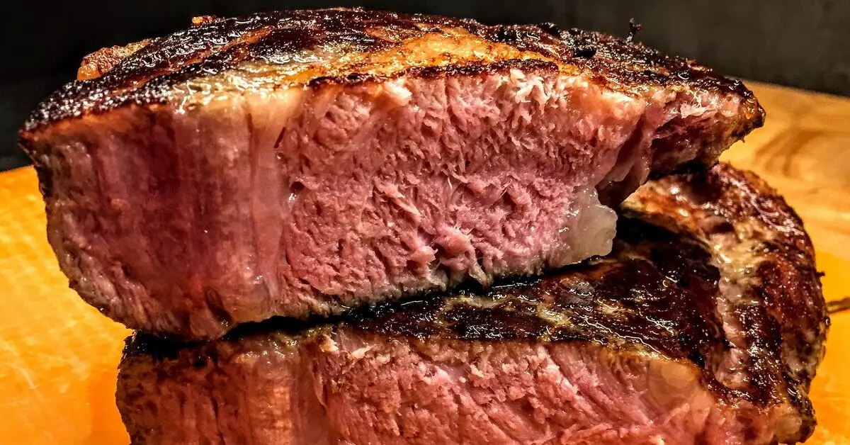 Steakid ja köögiviljad grilli pannil: toiduvalmistamine kodus