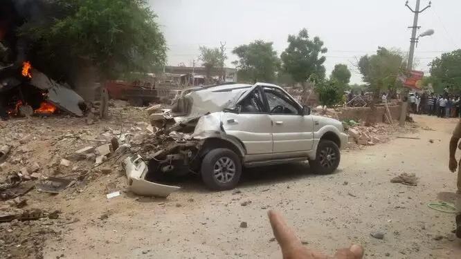 MIG-27 con un motor defectuoso se estrelló en un automóvil: video 322455_2