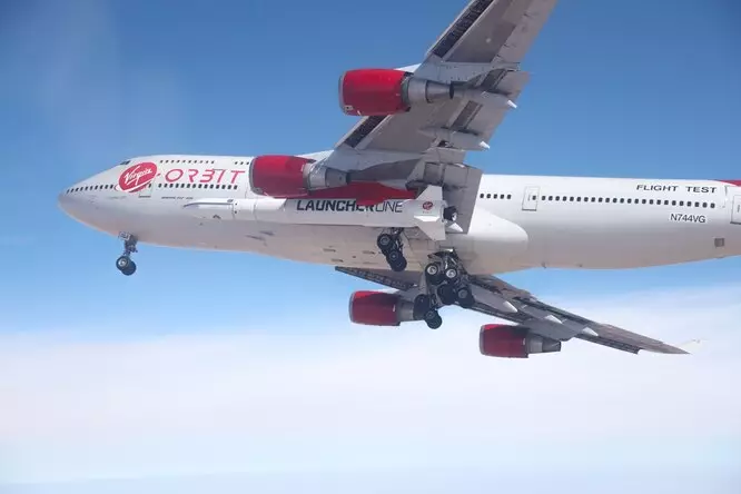 Virgin Orbit- ն անցկացրեց Boeing 747- ի առաջին թռիչքը `կից հրթիռով 327074_2