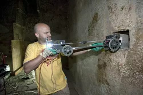 Robot Djedi lansează în pauză