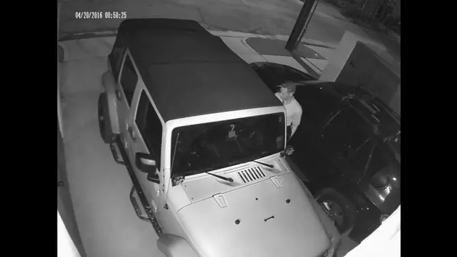 Thief kaaperdatud auto kasutades sülearvuti: Video seire kaamera 333997_2