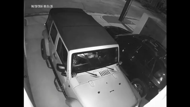 Zlodej unesený automobilom pomocou notebooku: video z kamerovej kamery 333997_3