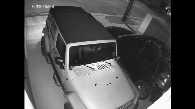 Dief kaapte de auto met behulp van een laptop: video van bewakingscamera 333997_4