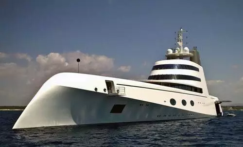 I-Super-yacht ilahle izigidi ezingama-200, kepha u-Andrei Melnichenko uyaziwa ngezindleko ezingezelele. Uchithe izigidi eziyi-1.5 kuphela zenkokhelo yeCristina Aguilera, eshanela emshadweni wakhe ngo-2005.