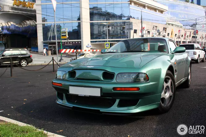 Aston Martin V8 Vantage Le Mans: En stor elegant Coupe ble utgitt bare 40 eksemplarer i 1999, til ære for 40 års jubileum for seieren Aston Martin i Le Mans. Kraften til 5,3-liters V8-motoren med en mekanisk superlader hevet til 604 hestekrefter.