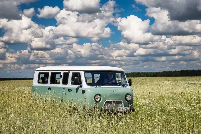 Naar de verjaardag van de UAZ een beetje afgerond 