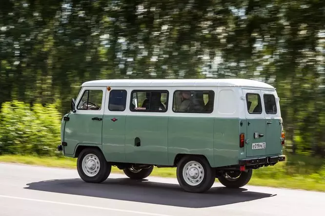 Naar de verjaardag van de UAZ een beetje afgerond 