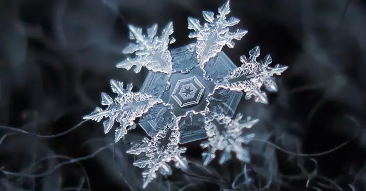 What do snowflakes look like on macro photography: unique beauty