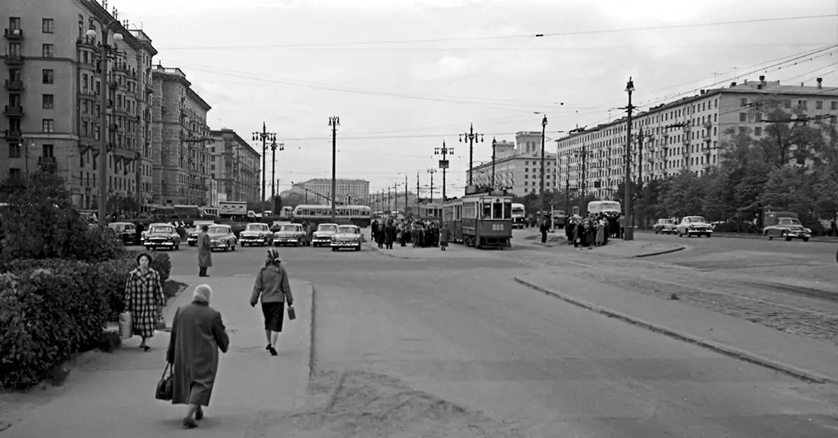 Leningrad Prospect today and almost 100 years ago: the road with history