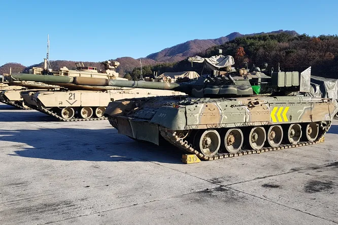 Tank T-80 ak Abrams te rankontre nan Kore di sid