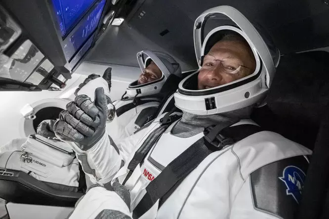 NASA-astronauten gaf een beoordeling van Assessment SpaceX Specandra 42721_2