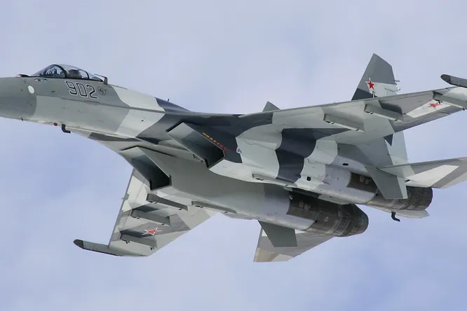 Let nejnovějšího SU-35S byl nejprve zobrazen na videu