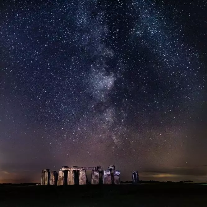 Stonehenge geskiet. Foto het 'n kort lys van kompetisie aangegaan