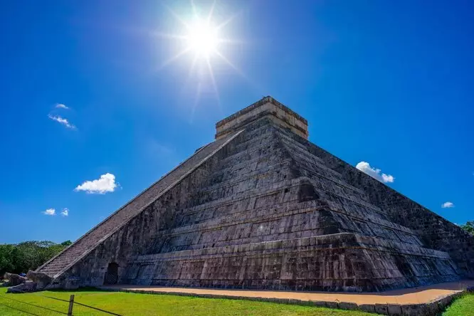 'N Snapshot gemaak in Chichen-Ice - die politieke en kulturele sentrum van Maya Indiërs in die noorde van die Yucatan-skiereiland, in Mexiko. Het die kortlys ingeskryf