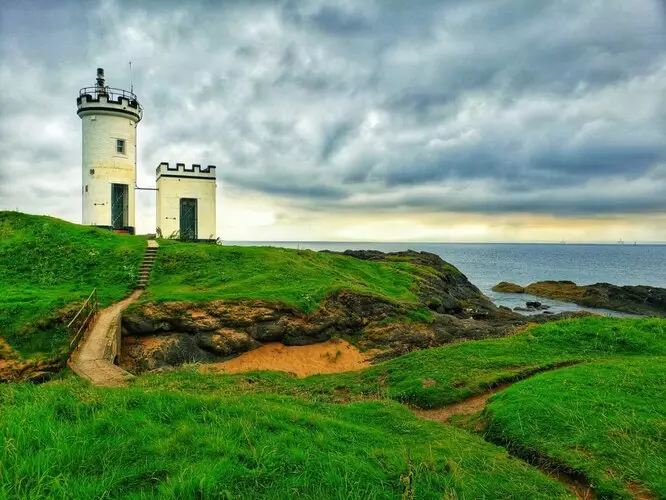 Shighthouse Elie Ness маяк, Шотландияның шығыс жағалауында. Сурет конкурстың қысқаша тізіміне кірді