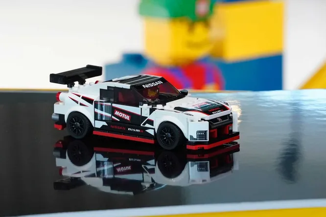 Olhe para Nissan GT-R NISMO de Lego