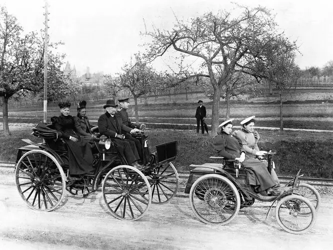 Auf Rädern: Wie ein Auto auftauchte 8206_3