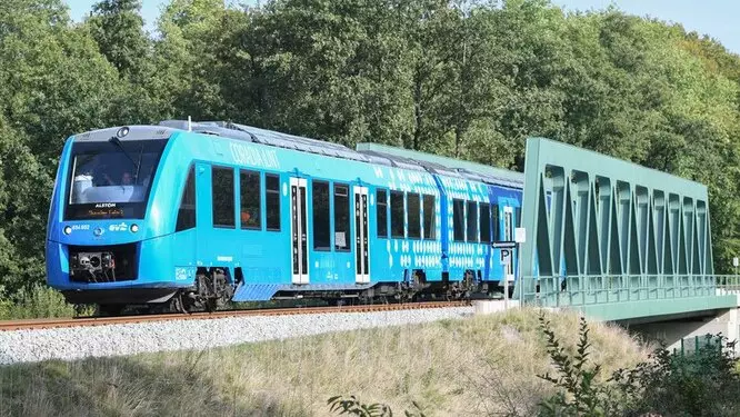 Aux Pays-Bas, des tests de nuit ont été achevés sur la voie publique du premier train de voyageurs d'hydrogène dans le pays